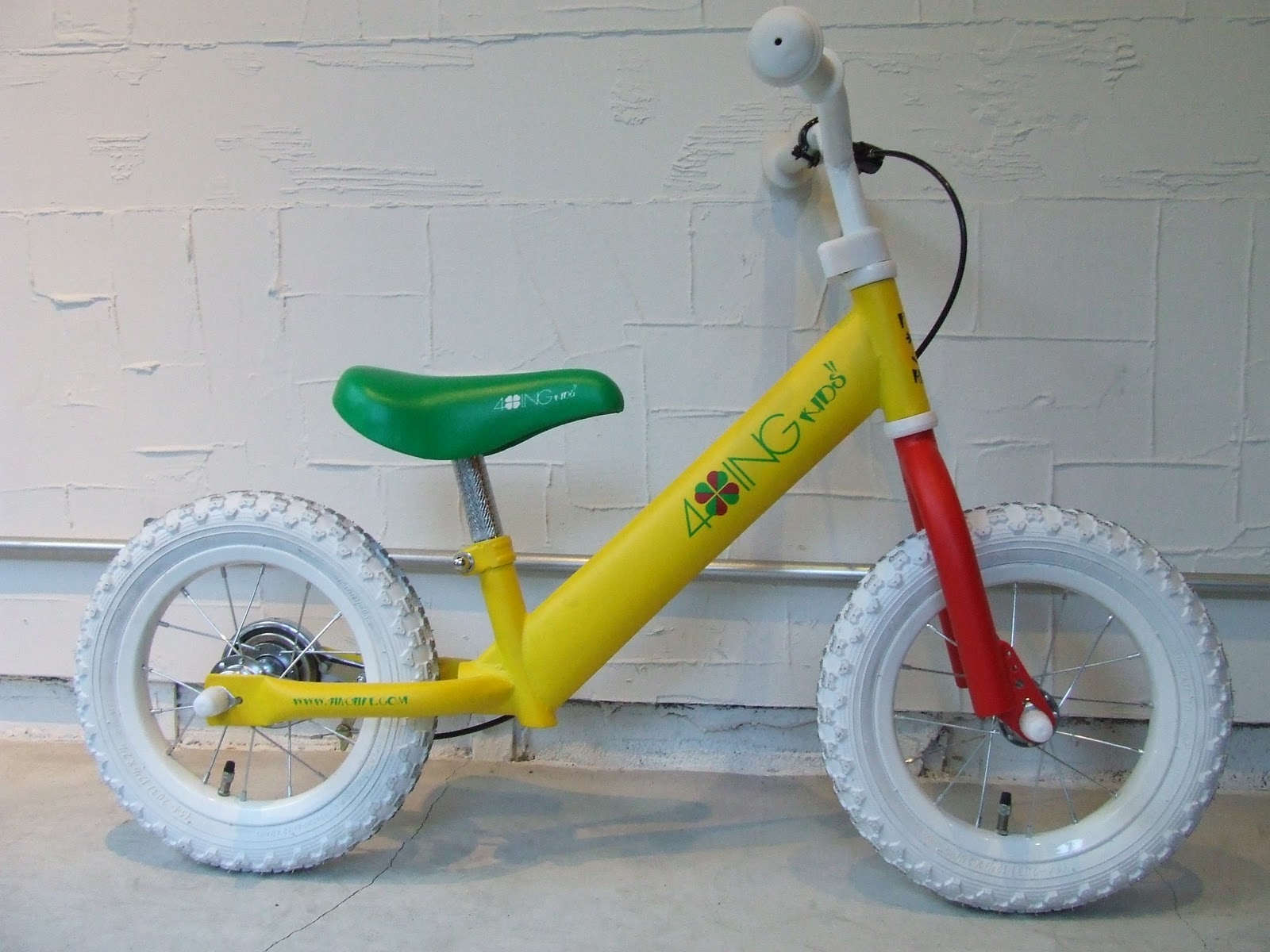 avelo Bicycle shop | アヴェロ バイシクル ショップ 浦和: 4ing Kick Bike キックバイク