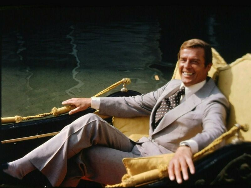 50 Handsome Photos of Legendary James Bond Star Roger Moore From ...