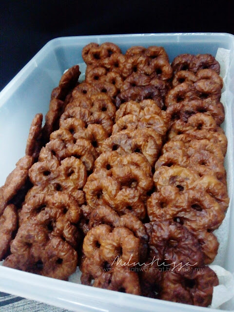 Mdmnissa: Penagih Kuih Peniaram @ Kuih Denderam