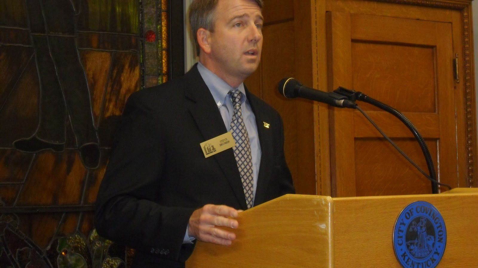 The River City News: GOOD LUCK, CHUCK: COVINGTON'S NEW MAYOR IS NAMED