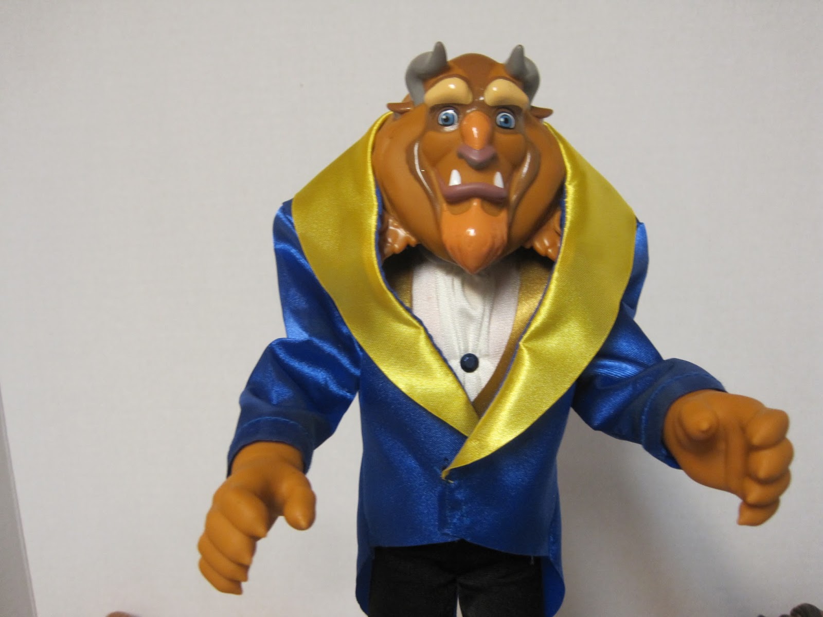 Never Grow Up: A Mom's Guide to Dolls and More: Disney Store Classic ...