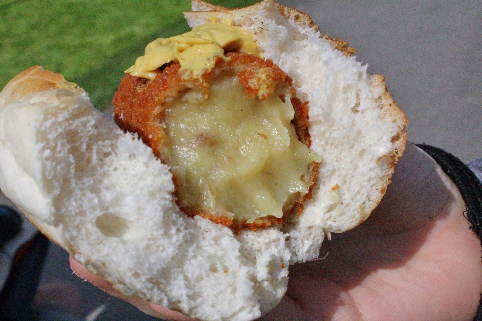 Obiektywnie: Kanapka ze śledziem, krokiety i frytki. Street food po ...