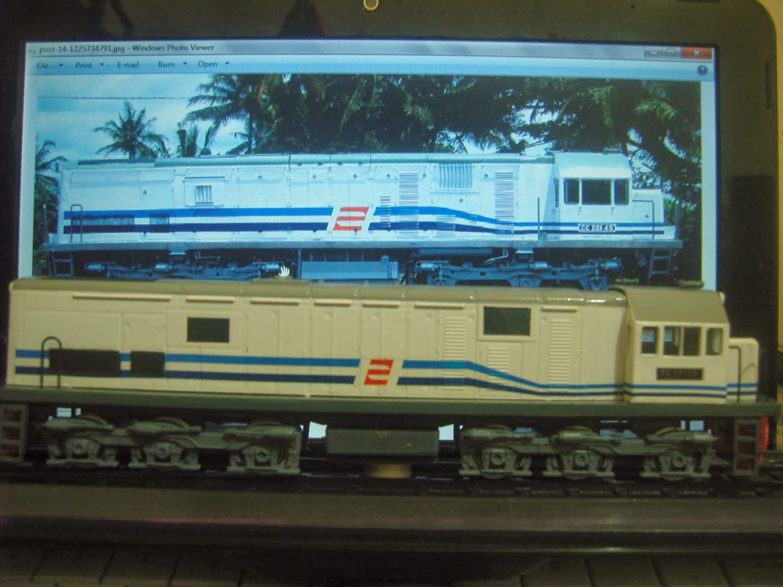 Kereta Api Indonesia: Detail dan Perbandingan Skala Lokomotif CC201