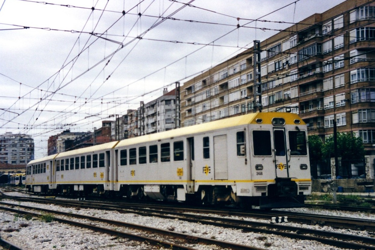 Rails sense fronteres: Unitat de tren Dièsel-Elèctrica sèrie 2400 ...