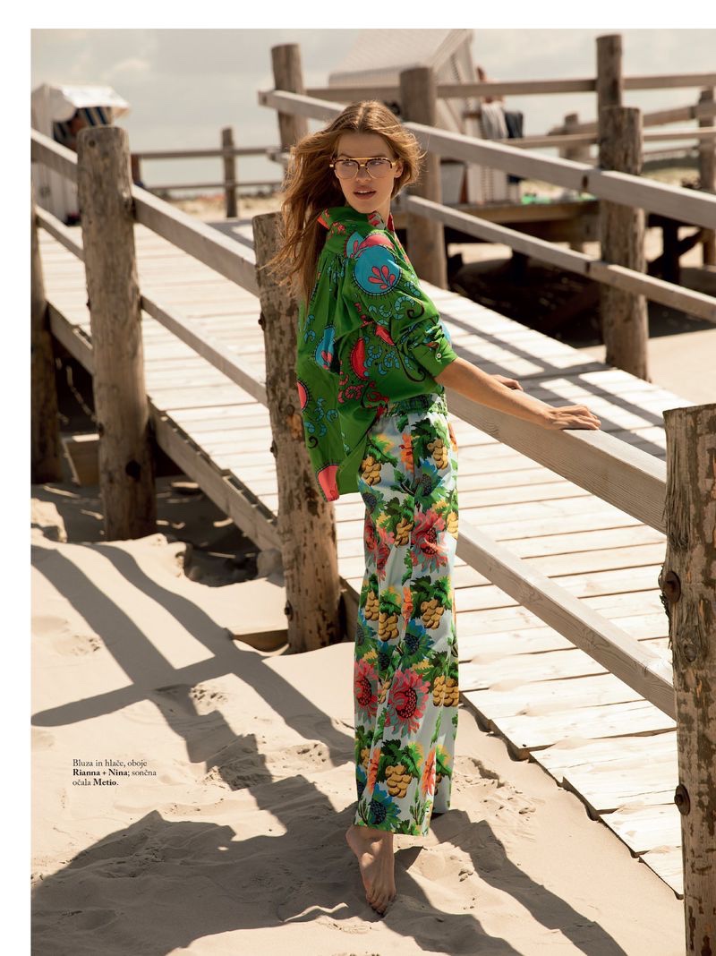 Kim Riekenberg heads to the beach with Elle Slovenia