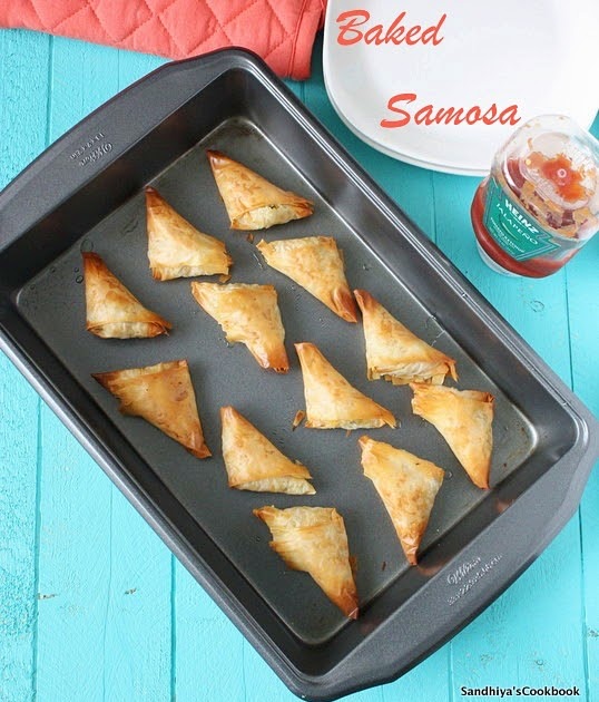 Sandhiya's Cookbook: Samosa | Baked Aloo Samosa | Samosa with phyllo ...