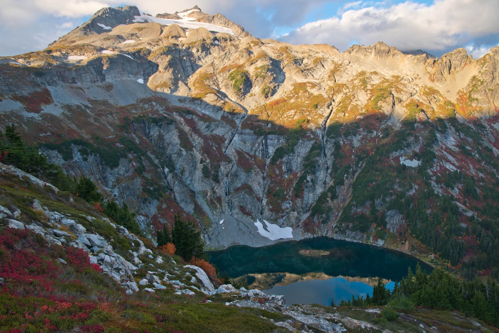 Hiking Shenandoah: Cascade Pass and Sahale Arm