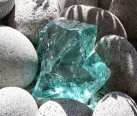 Perbedaan Batu dan Kaca