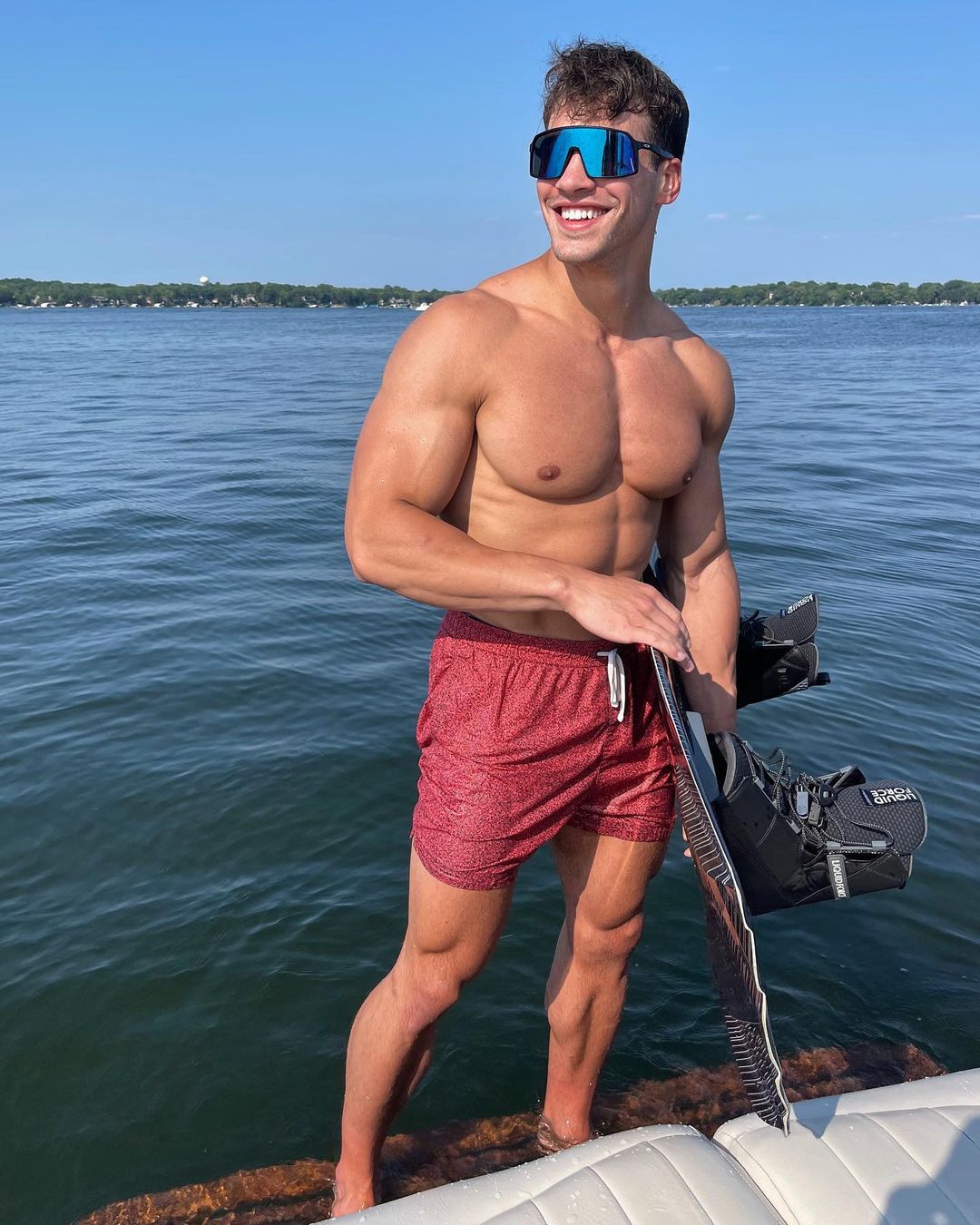 YOUNG BODYBUILDER – LOGAN FOOTE – Monday XYZ