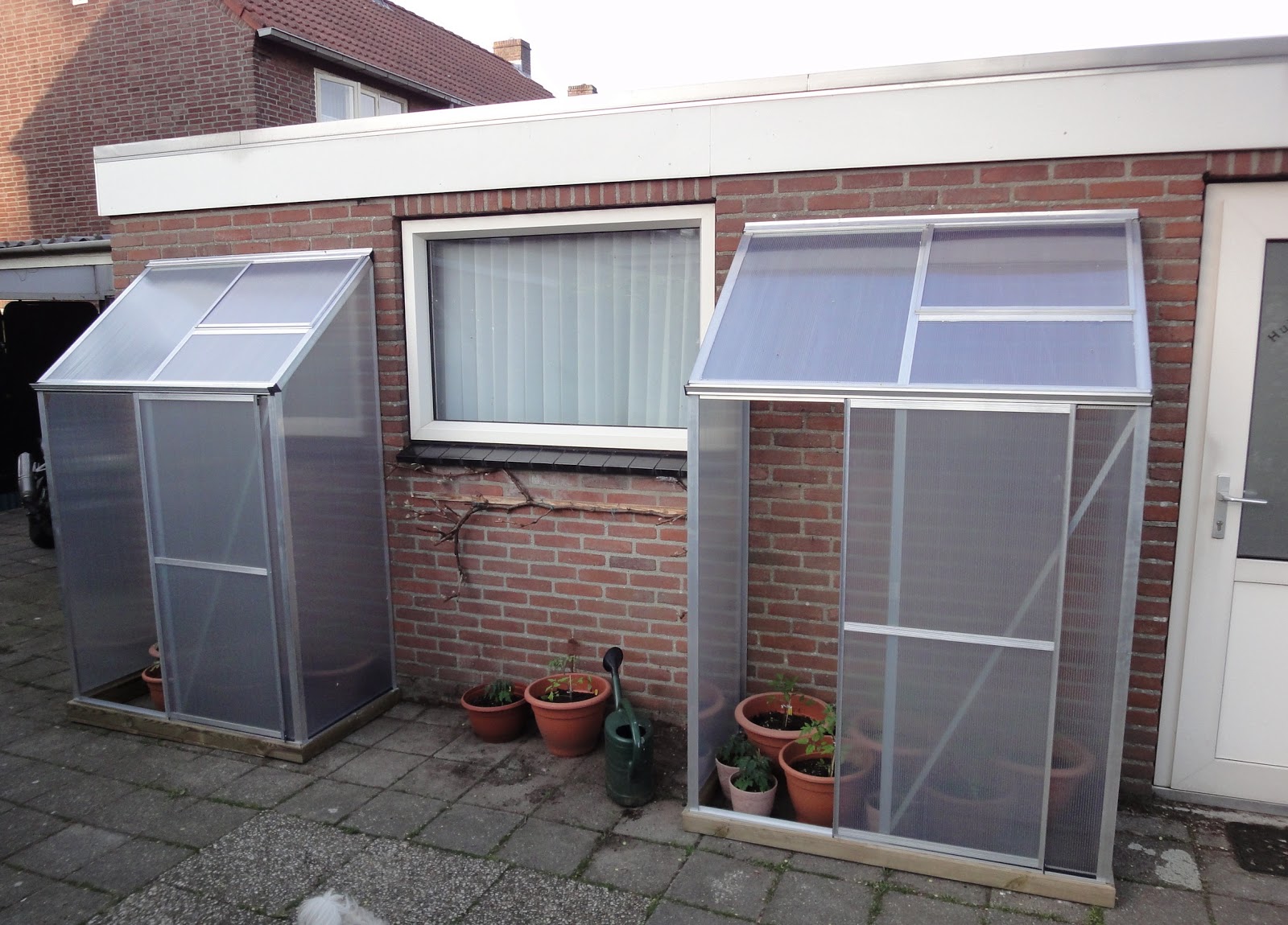 Moestuintje aan de Dommel: Nieuwe muurkassen