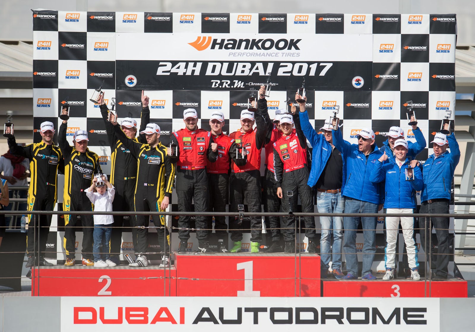 PoLe_Racing_2017: PoLe Racing startet mit Podium in Dubai