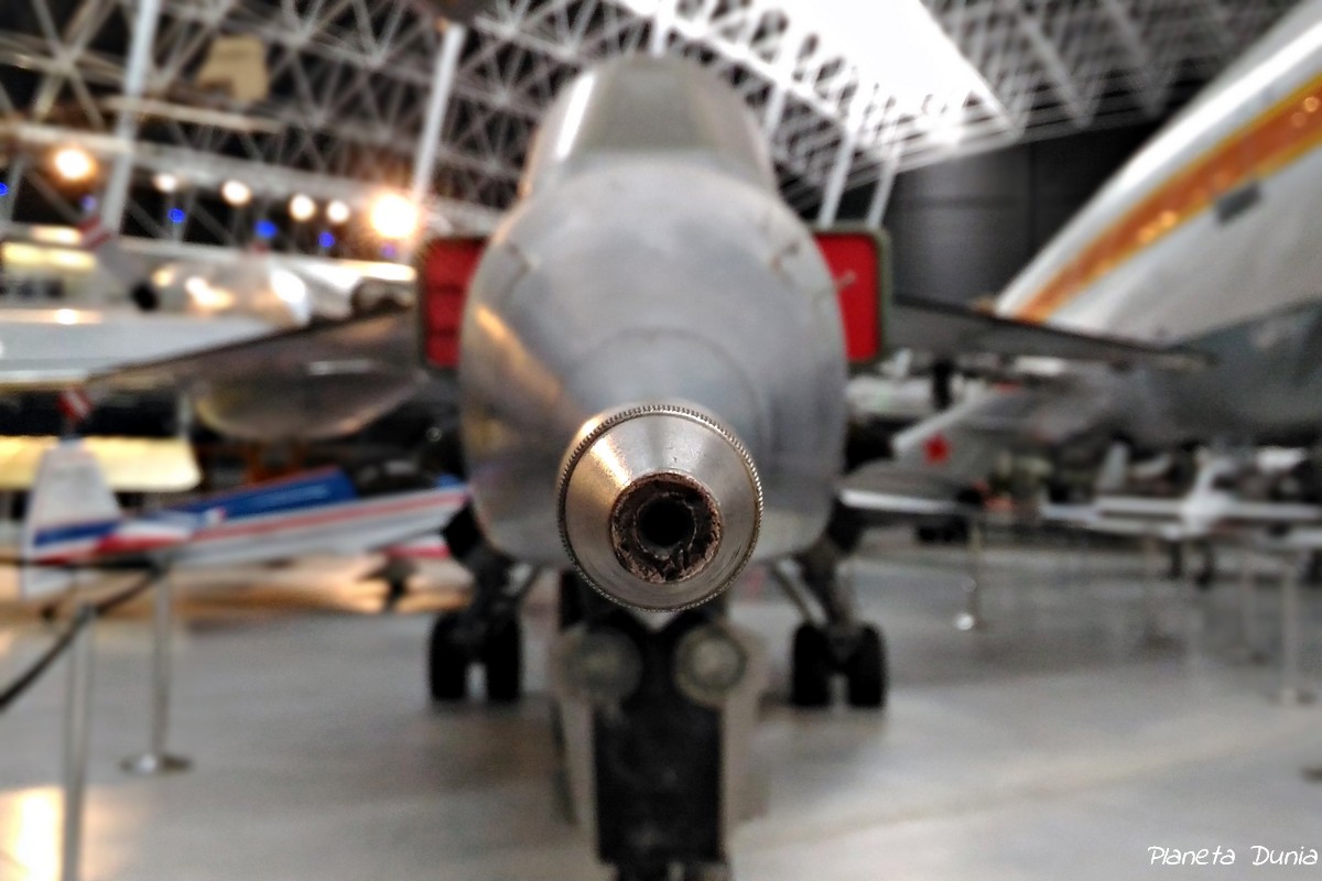 Planeta Dunia: Aeroscopia: un Museo aeronáutico de aviones legendarios ...