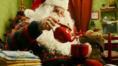 Relevant Tea Leaf: Santa Loves Tea...