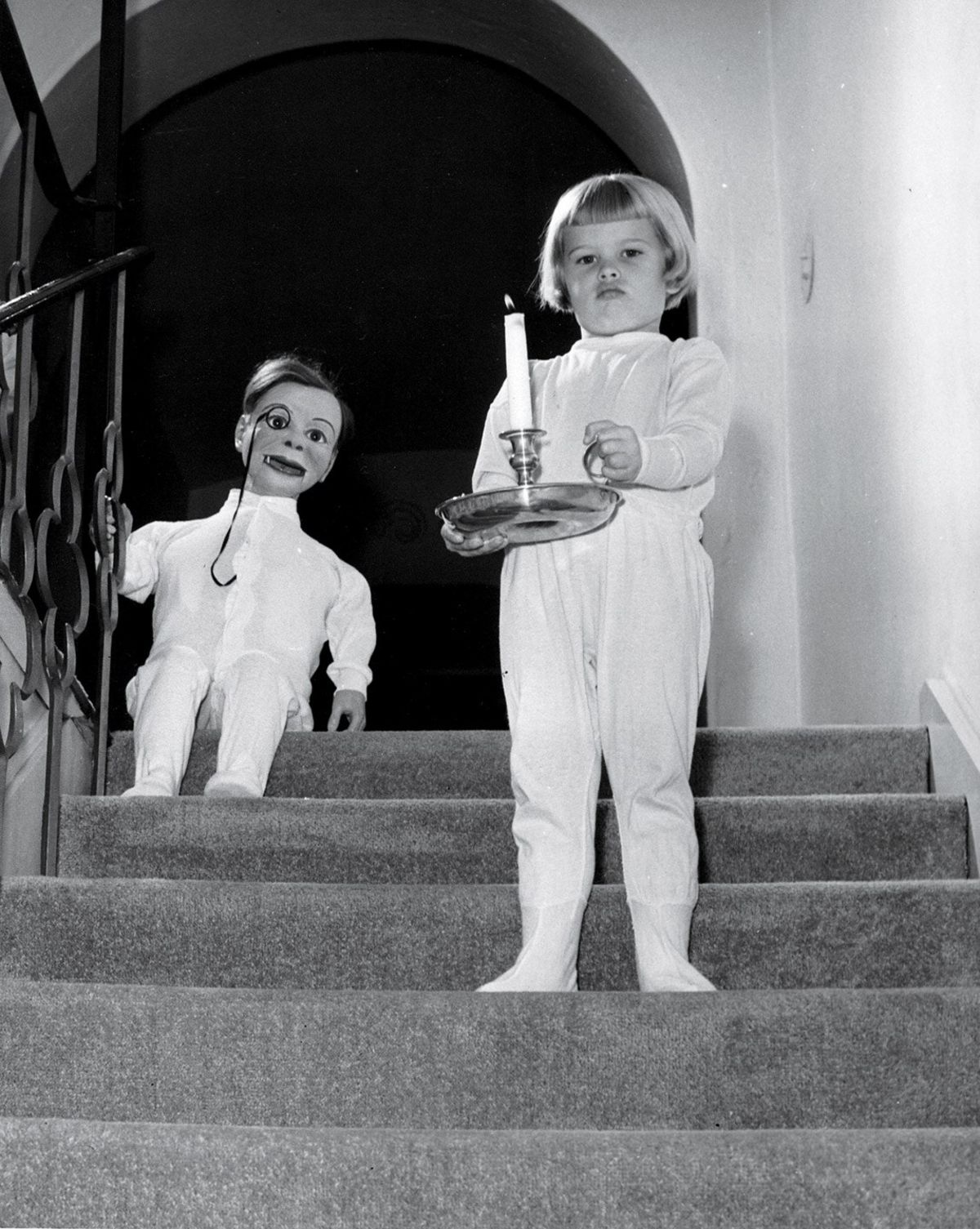 Creepy Pictures of Young Actress Candice Bergen Posing With Her Dad’s ...