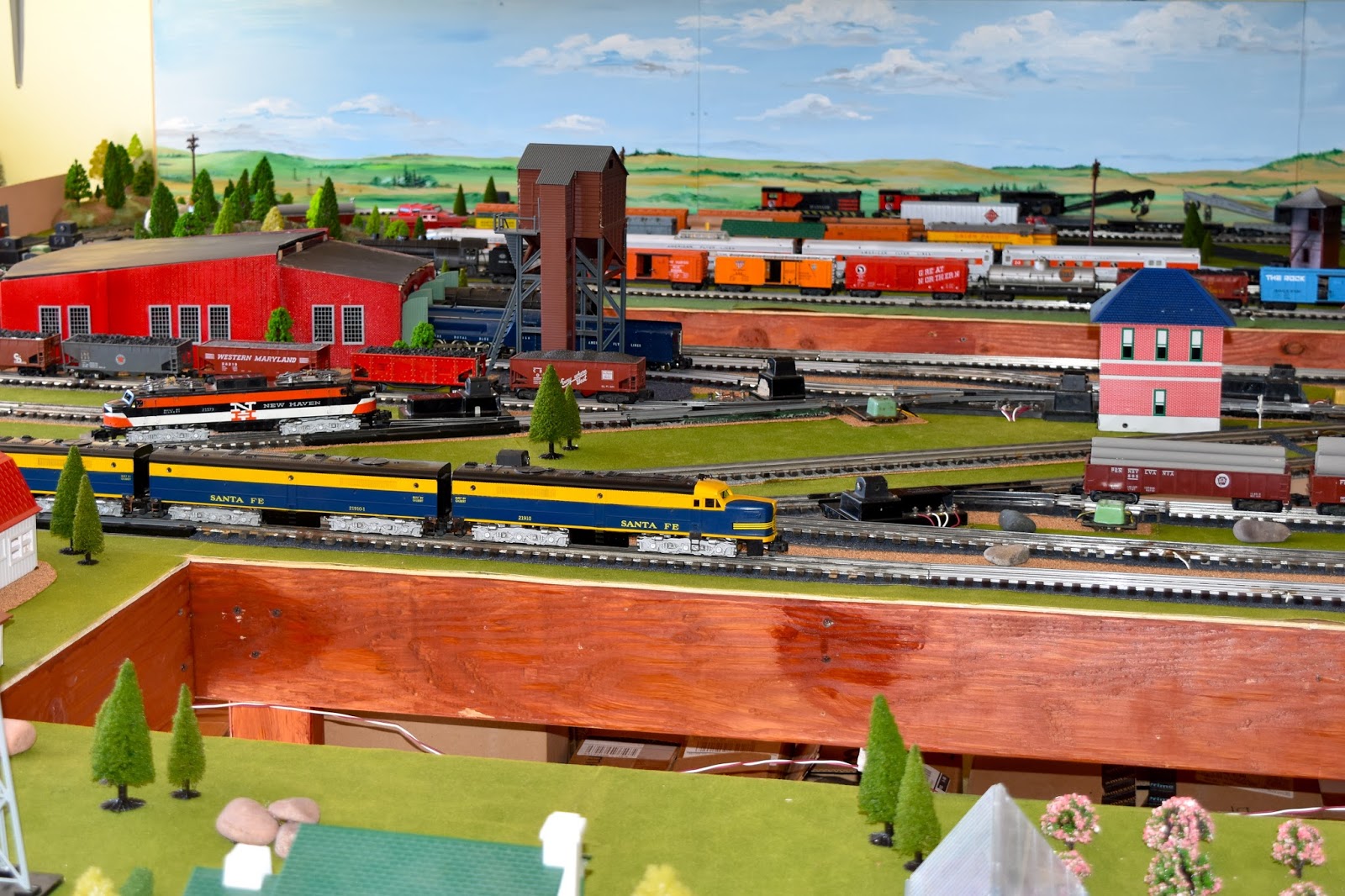 Valley of the Sun" S-Gaugers : John Cooke's Western Railroad Layout