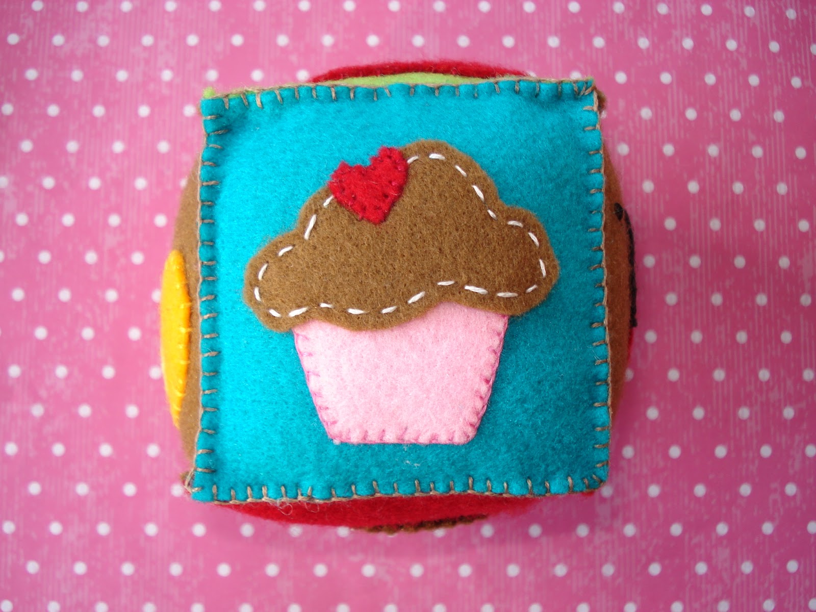 cupcake cutie: Free Pattern: Felt cube toy for baby