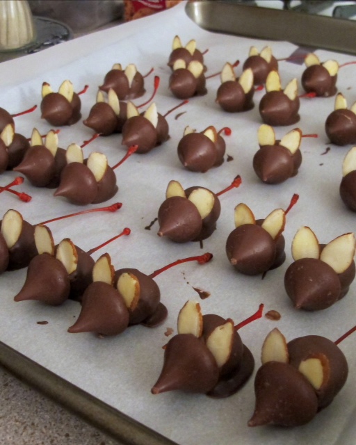 So Many Sweets: Eeek! Mice! - Chocolate Cherry Mice