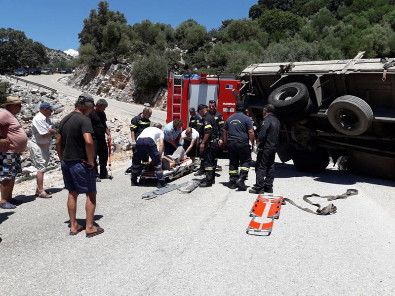 ΣΚΕΦΤΟΜΑΣΤΕ ΕΛΛΗΝΙΚΑ: ΠΡΙΝ ΛΙΓΟ. Τροχαίο με εγκλωβισμό οδηγού - Εικόνες ...