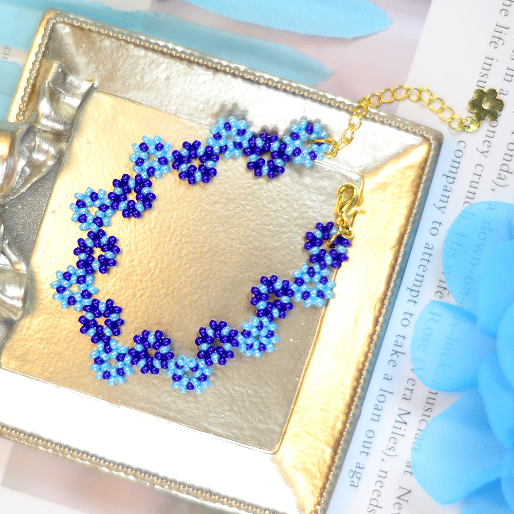 Pandahall Tutorial How To Make A Blue Flower Shape Beaded Bracelet pandahall-tutorial-how-to-make-a-blue-flower-shape-beaded-bracelet