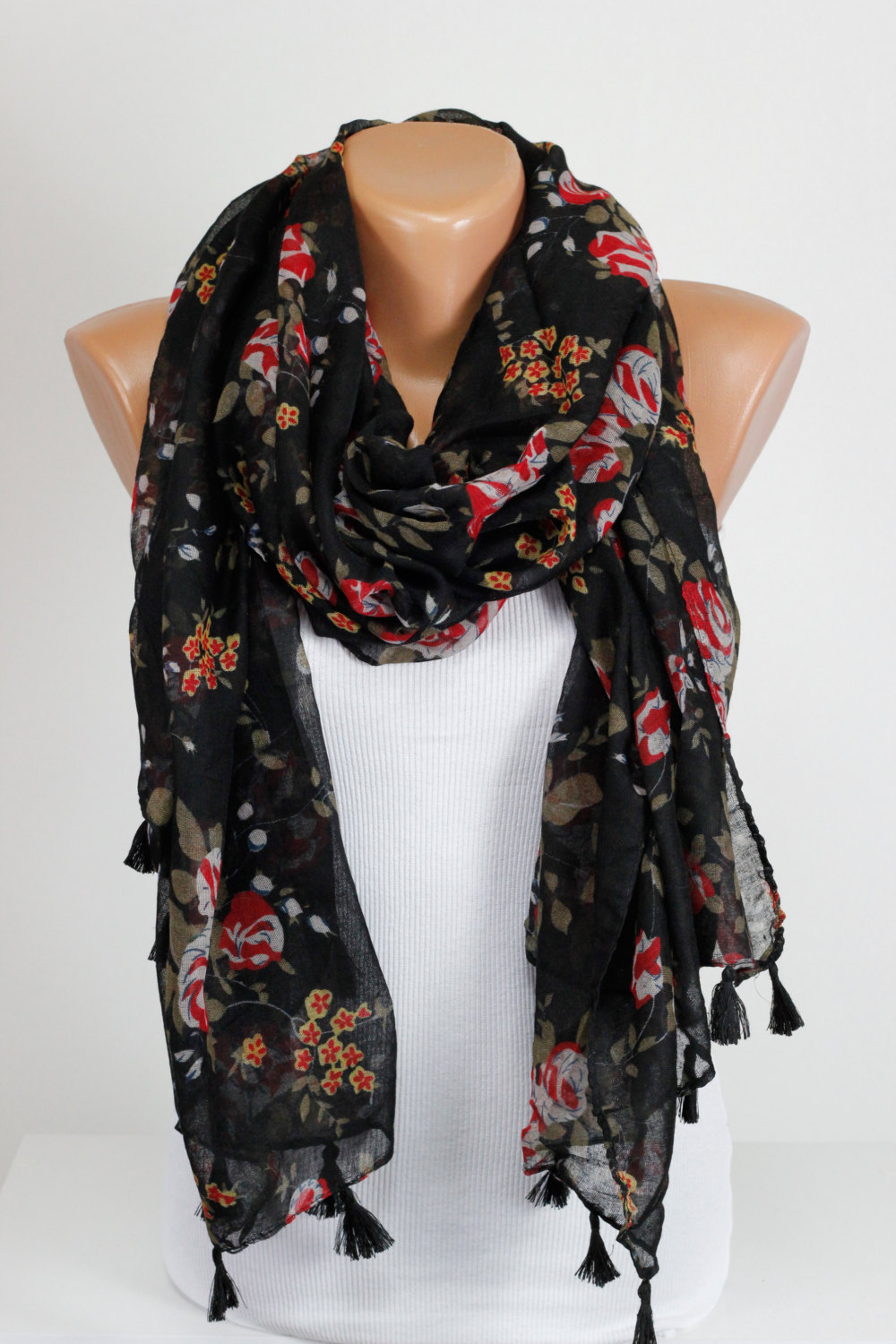 Echerpe: Black Floral Design Scarf Red Flower lace Fringe Women Fashion ...