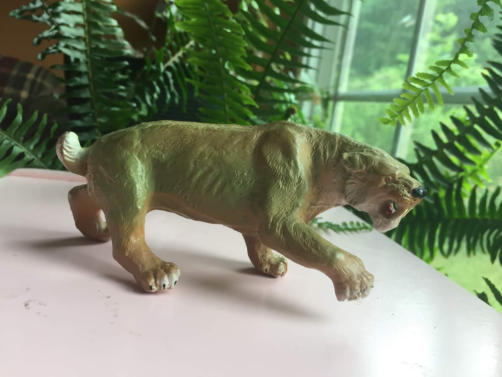 The Carnegie Collection Smilodon (1989)