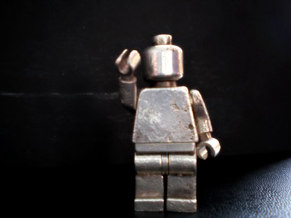 SNR ART CORNER: LEGO Man - Silver