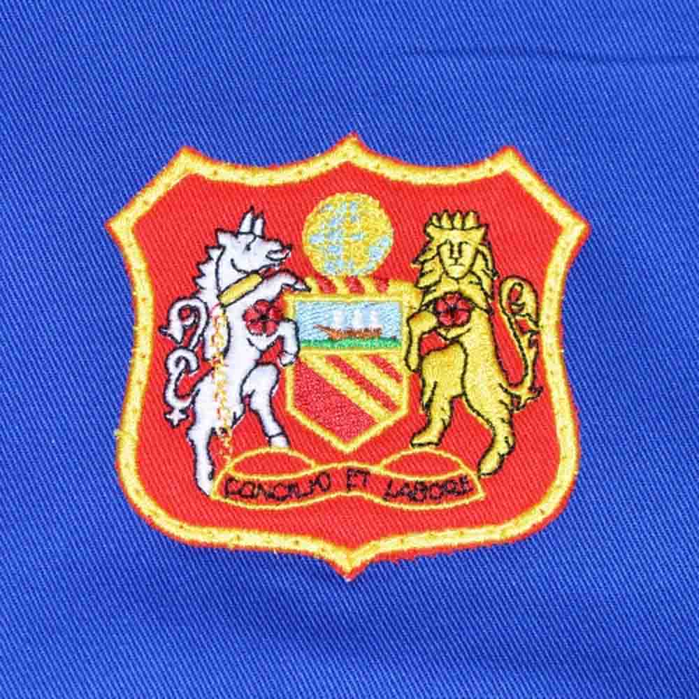 La evolución histórica del escudo del Manchester United ~ ENGLAND CALLING