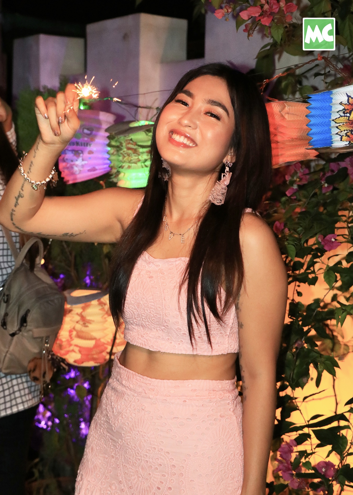 သီတင်းကျွတ် ဖူးစာ” သီချင်း Music Video မှ အဆိုတော် ပိုပို ရဲ့ အလ