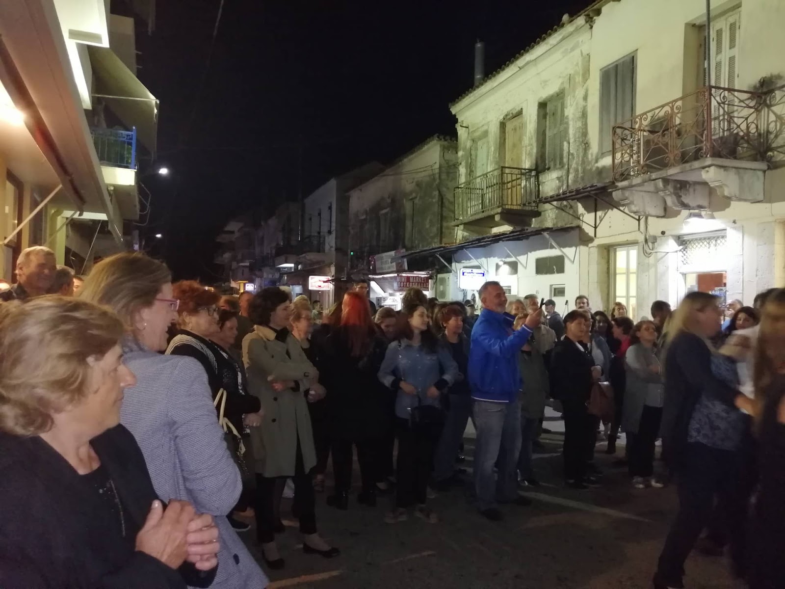 ΑΣΤΑΚΟΣ: Πανηγυρισμοί στο εκλογικό κέντρο του ΓΙΑΝΝΗ ΤΡΙΑΝΤΑΦΥΛΛΑΚΗ