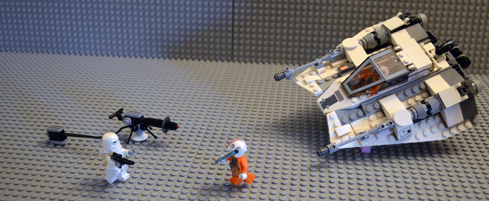 Bricks, Pix, and Panels: Lego Review: Snowspeeder