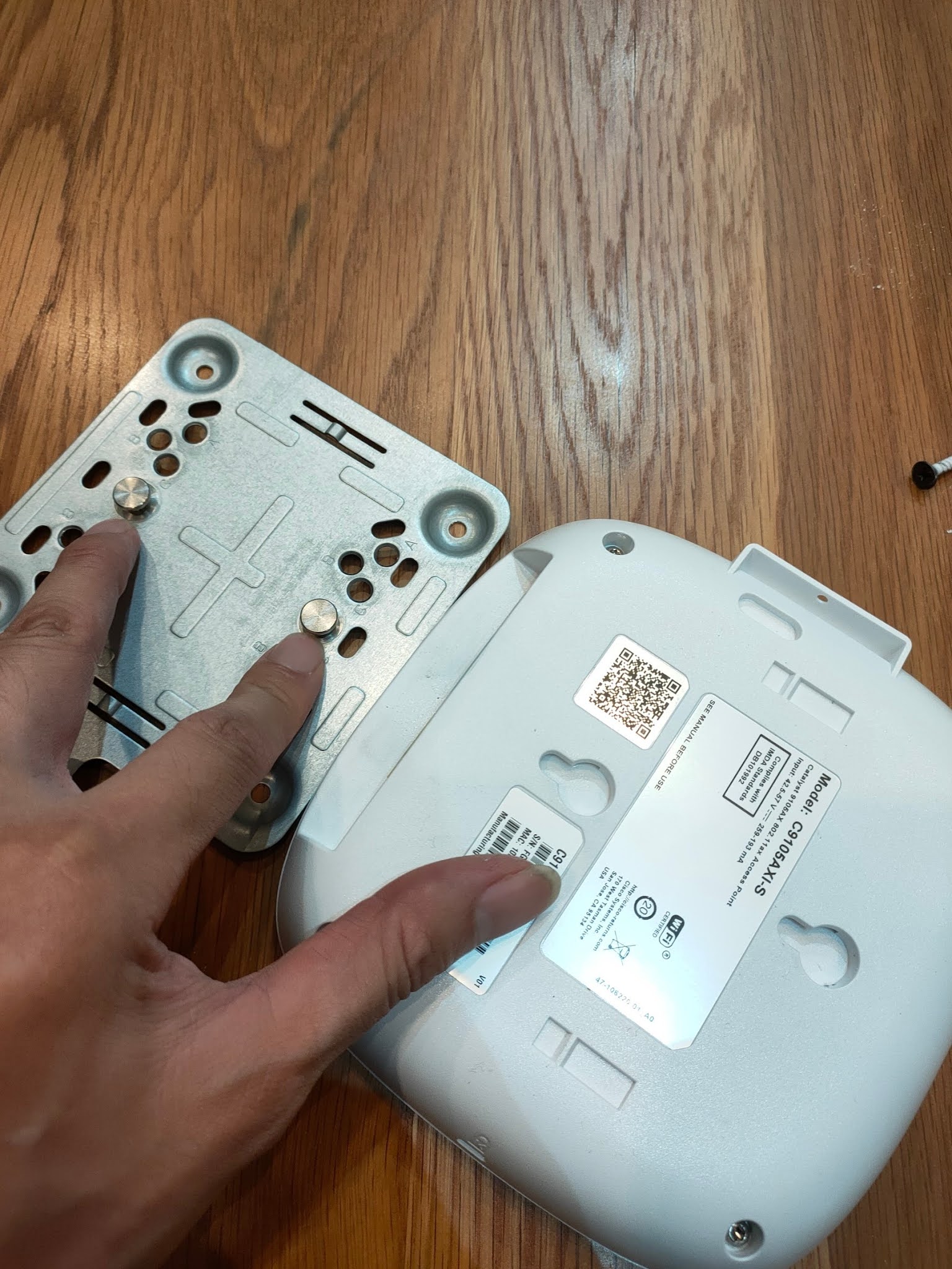 วิธีติดตั้ง Cisco Access Point Mounting Bracket บนฝ้า - IT Bolt