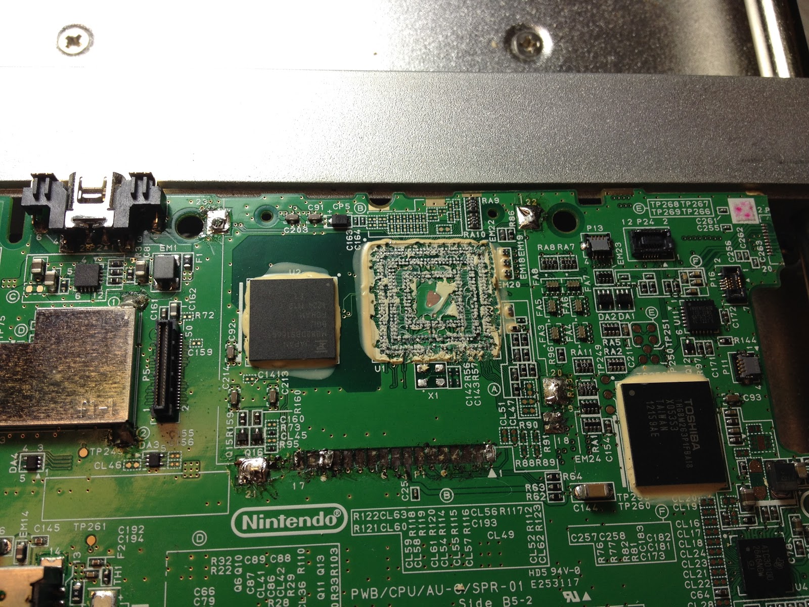 「ニンテンドー3DS」のCPUを硫酸を使って分解してみるとこうなる - GIGAZINE