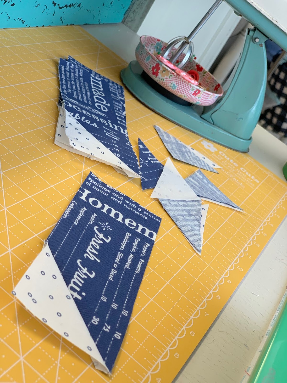 Bee In My Bonnet: Vintage Block Along - Week 35 - Twirl Block!!