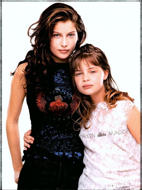 NovaShare: Foto Laetitia Casta