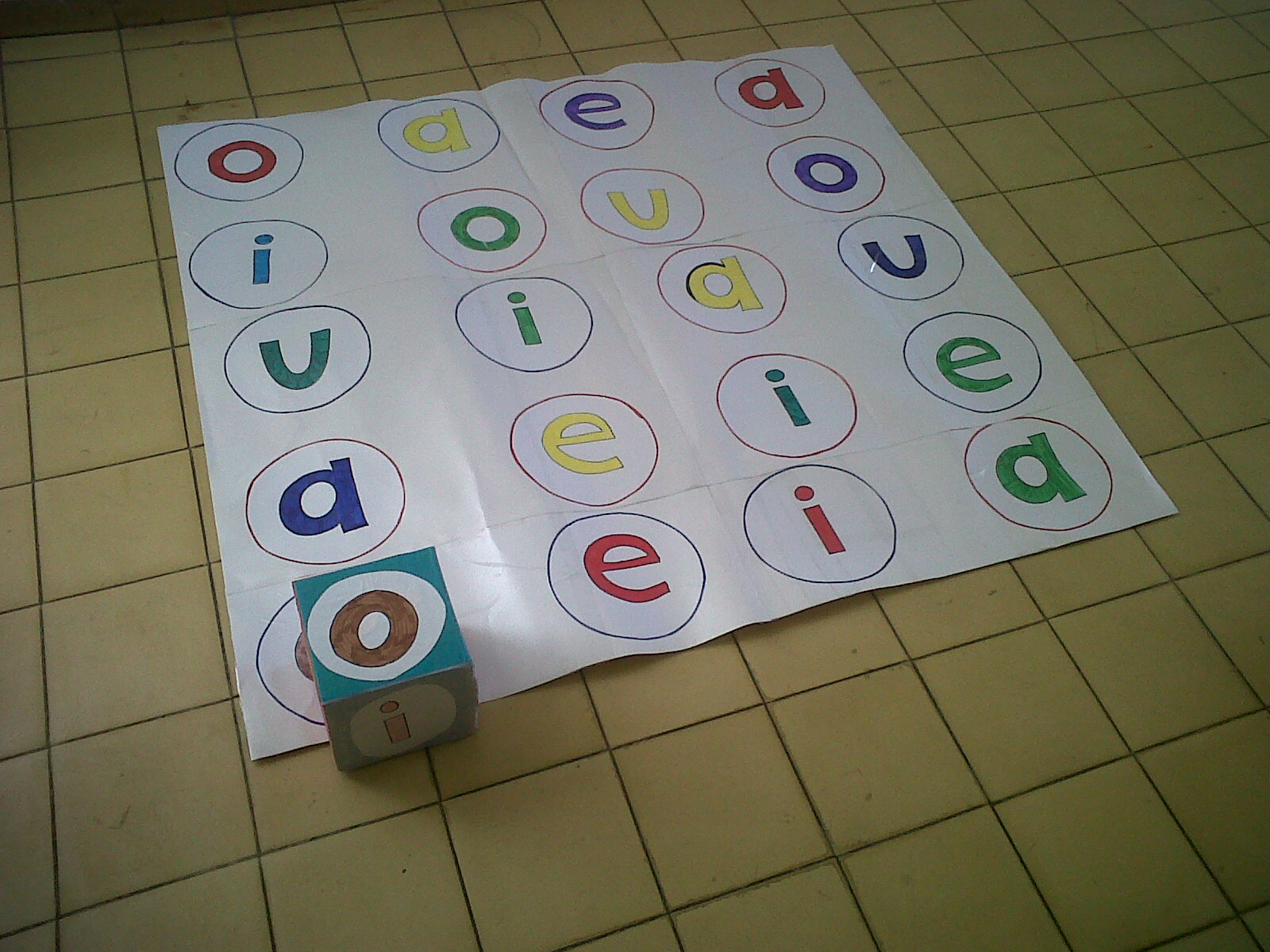 Leer y escribir jugando: JUGANDO CON LAS VOCALES