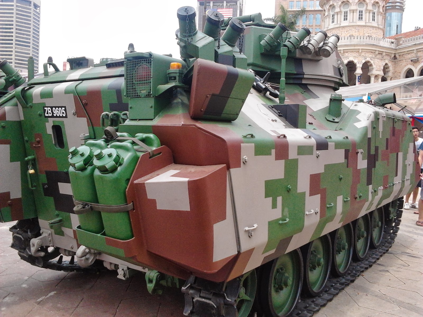 Adnan Apc Tentera Darat Malaysia dengan Corak Camo Terbaru