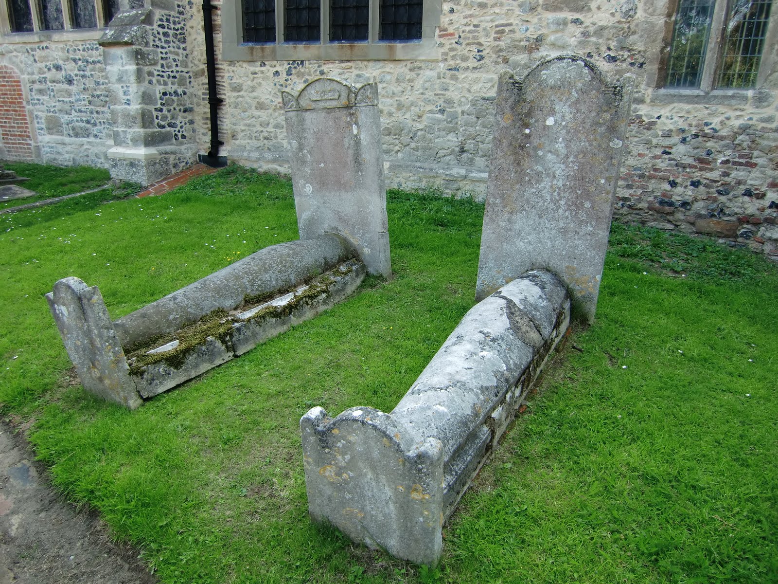 Sleeping Gardens: Monday Mourning ~ Tomb Styles