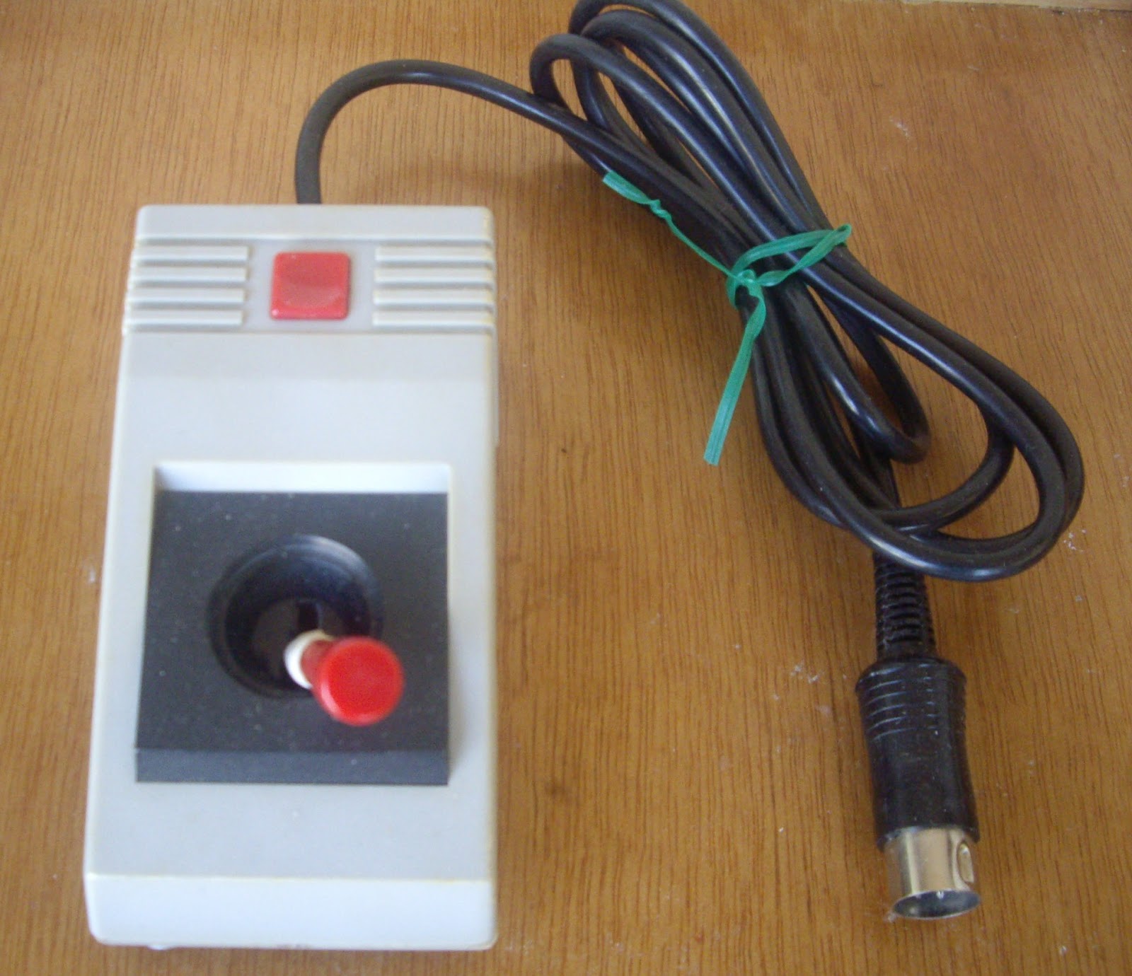 Retro Ordenadores Orty: Ordenador Dragon 200 (1985)