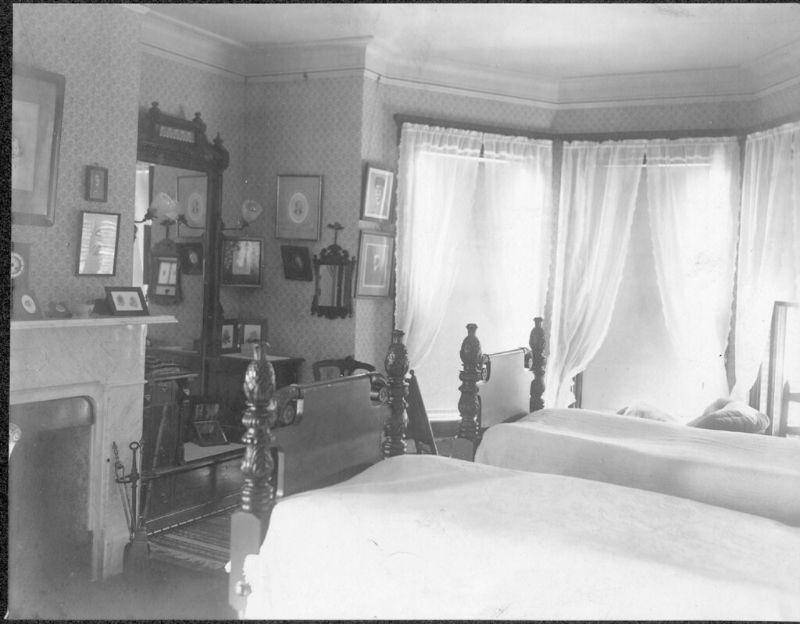 Fascinating Photos Show Interior of a House in Vermont Around 1900 ...