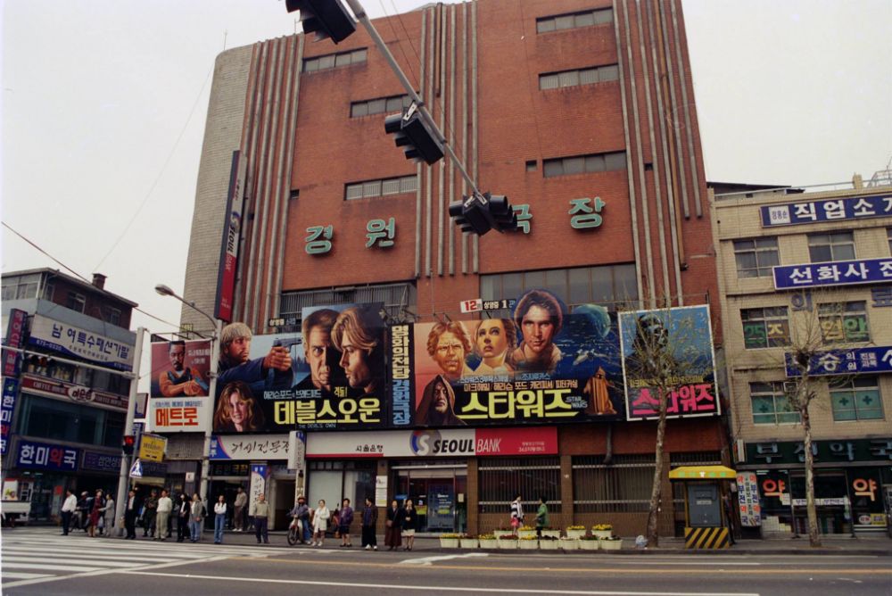 50 Candid Photographs That Capture Street Scenes of South Korea From ...