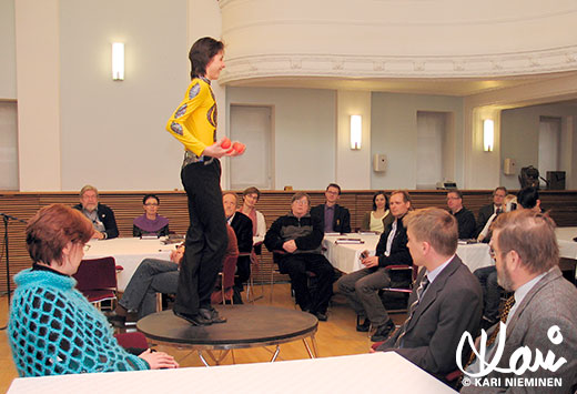 Sirkusteltta: 2020 • Pallot hallussa • Master of multitasking