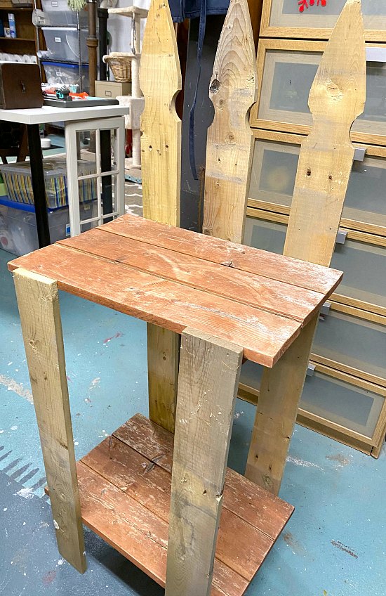 Easy Picket Fence Garden Table