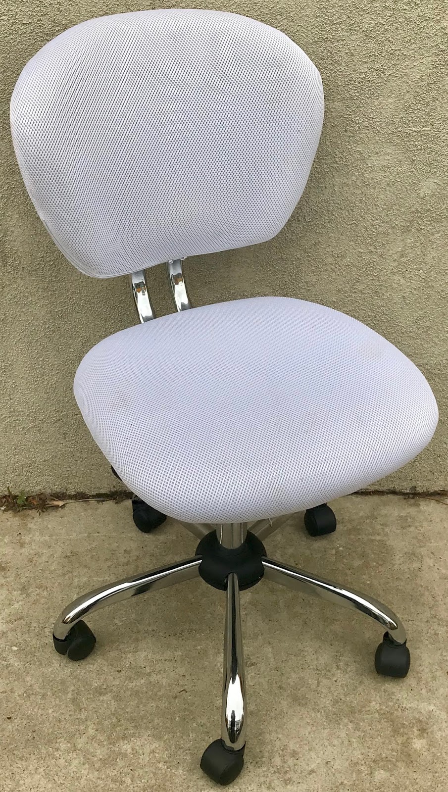 Uhuru Furniture & Collectibles: #469091 White Armless Desk Chair - $30 SOLD