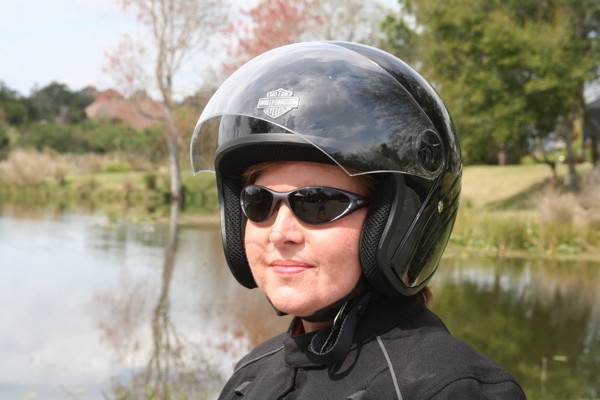 Get Closer To The Best Helmets Design For Women | I Scooter Motor