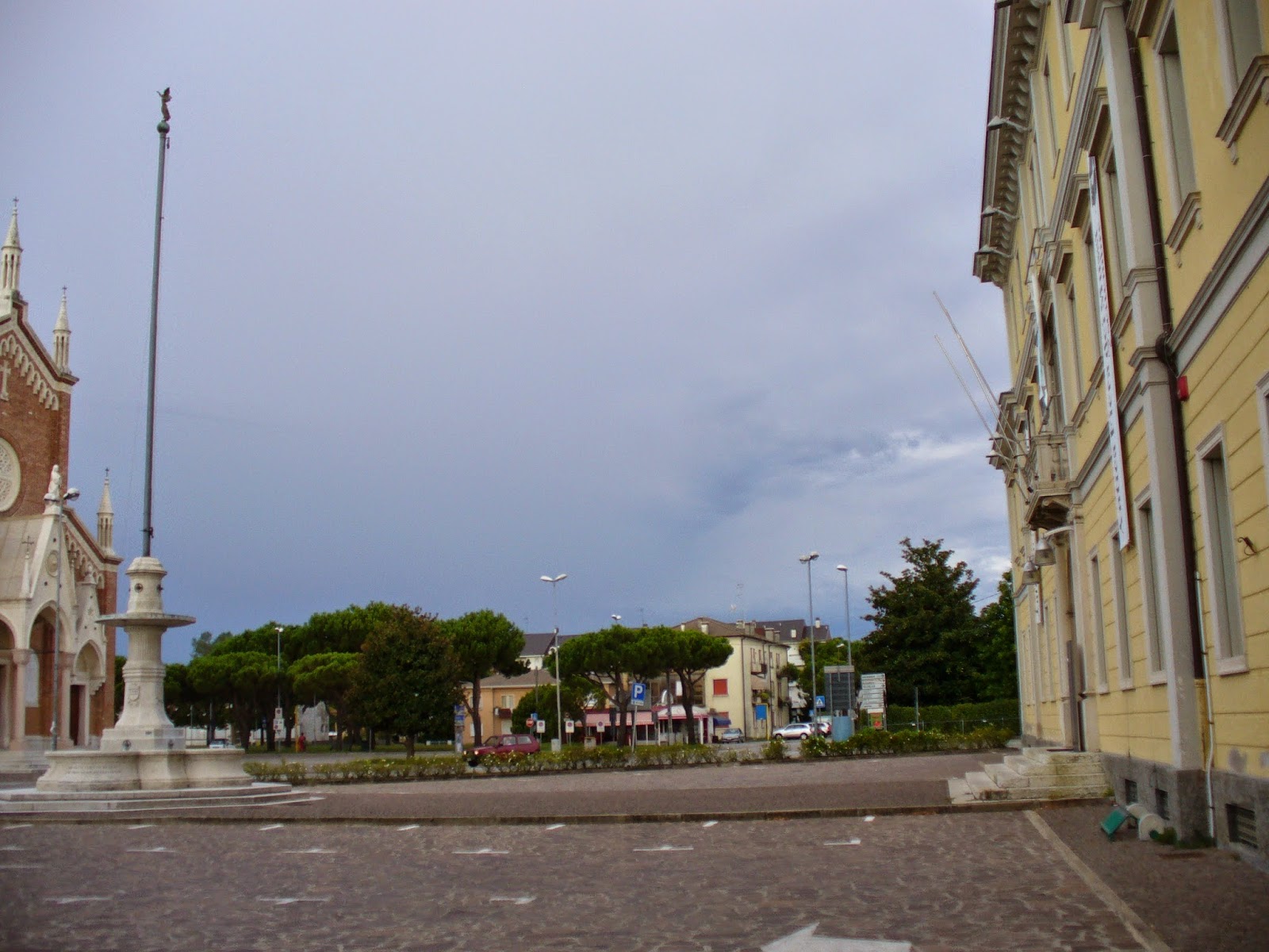 UNIVERSAL MOOD : Le Foto. LA CHIESA MONUMENTALE E IL MONUMENTO AI ...