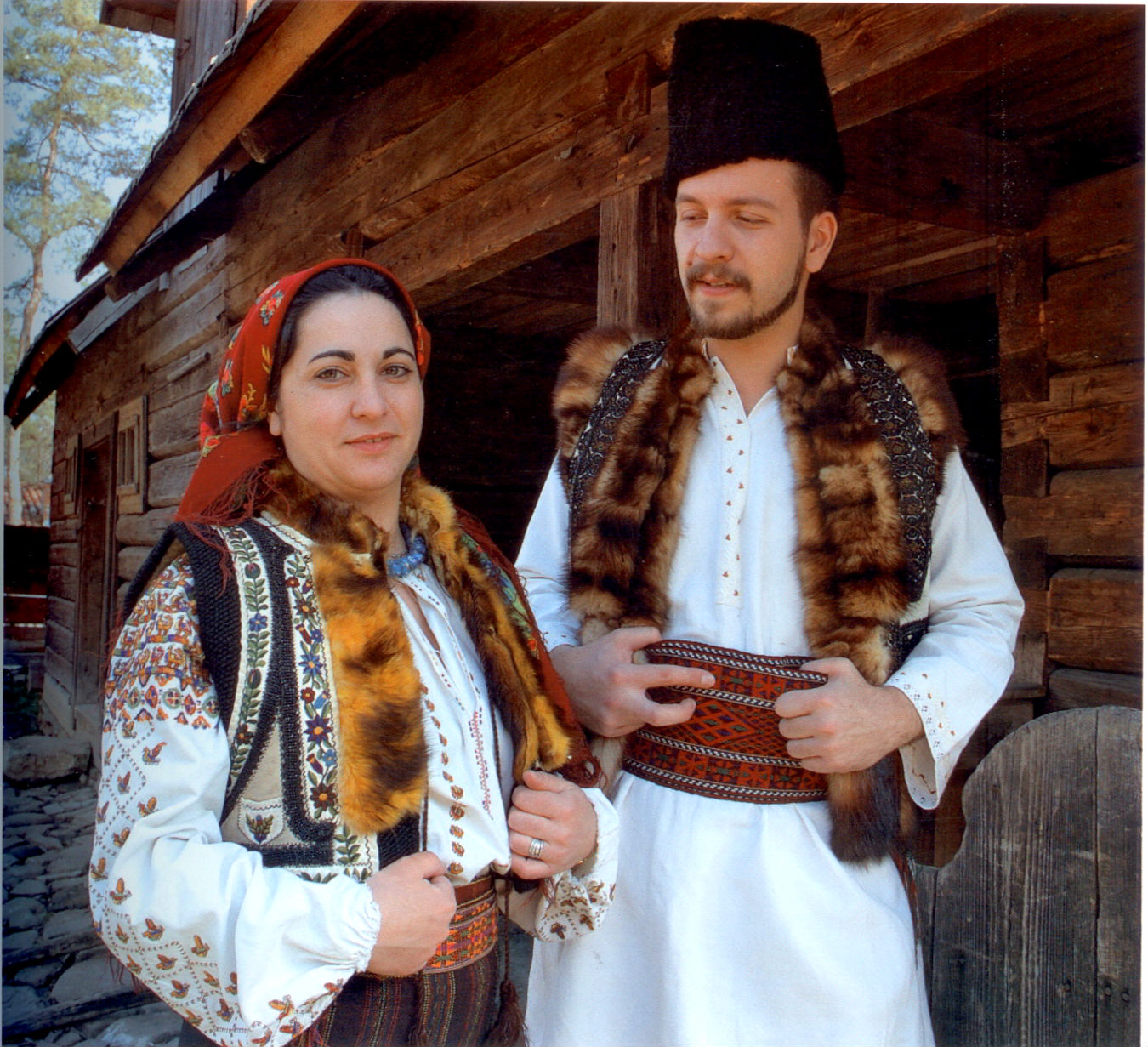 Muzeul Naţional al Satului "Dimitrie Gusti": Costumul românesc de ...