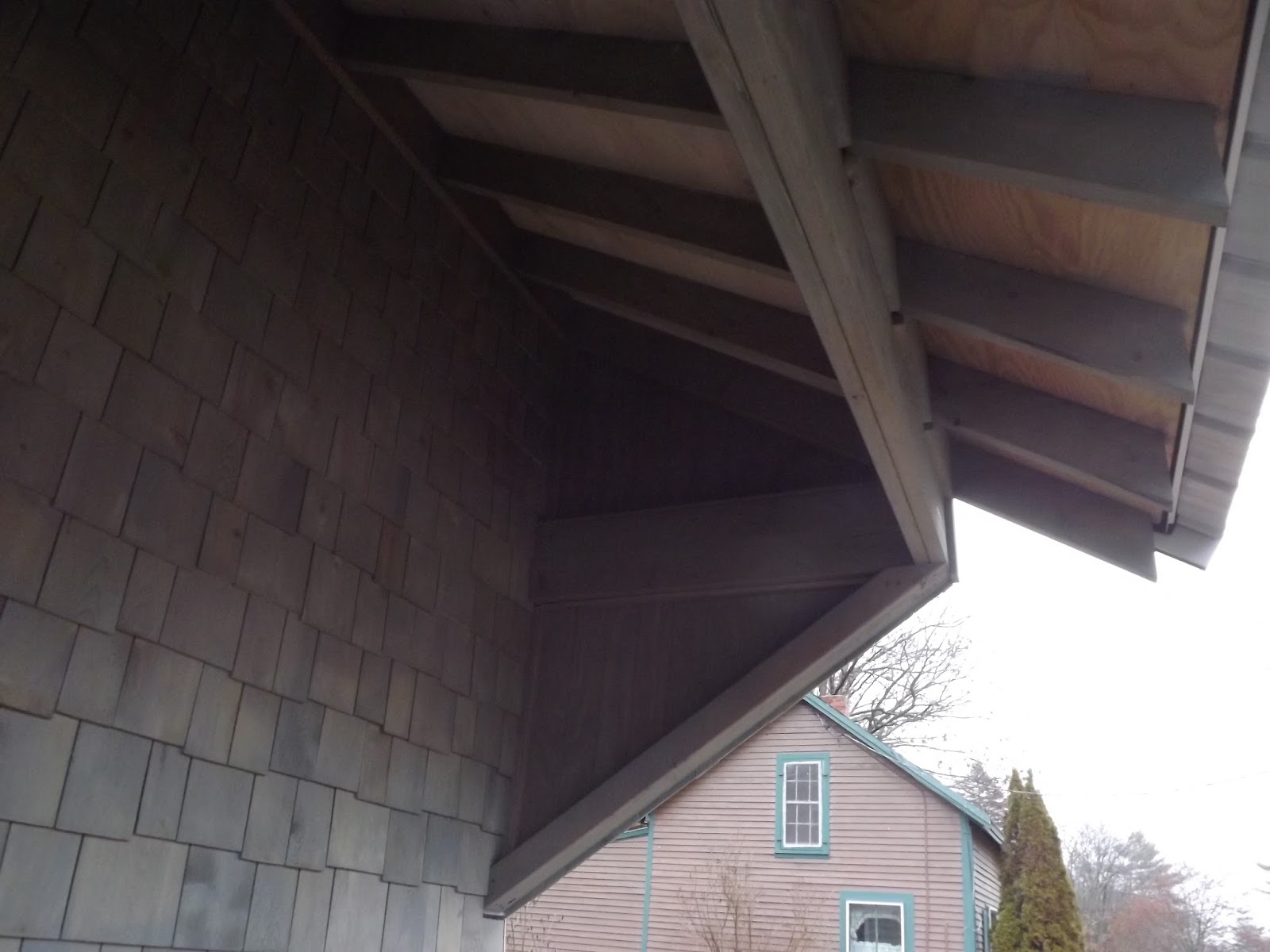 an tigin (the wee house): The bulkhead has its own roof too