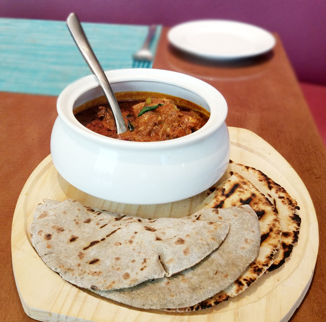 Komdi Cha Rassa (Chicken Curry) Recipe