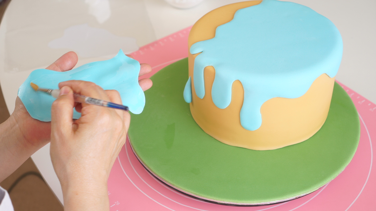 Rainy Day Cake With Fondant Baby Shoes/Daisy and Frog Rain Boots