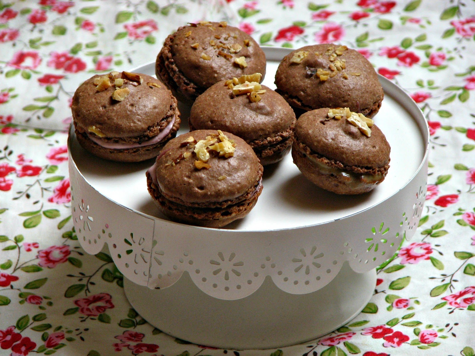 D'ale coconitelor: Macarons cu cacao si nuci